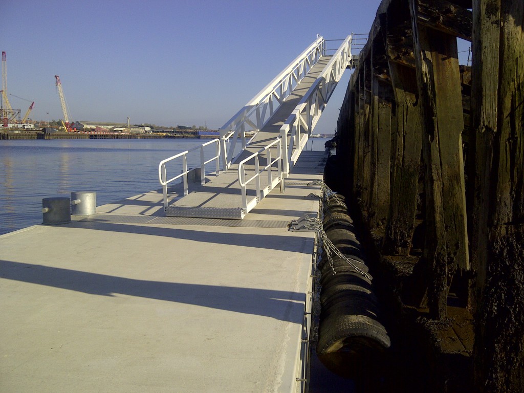 Svitzer Tug berth pontoons, River Tyne - Marine Design & Construction